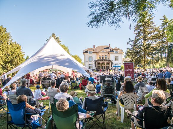 Förderbescheid für Gemeinwesenarbeit in der Berliner Siedlung ...